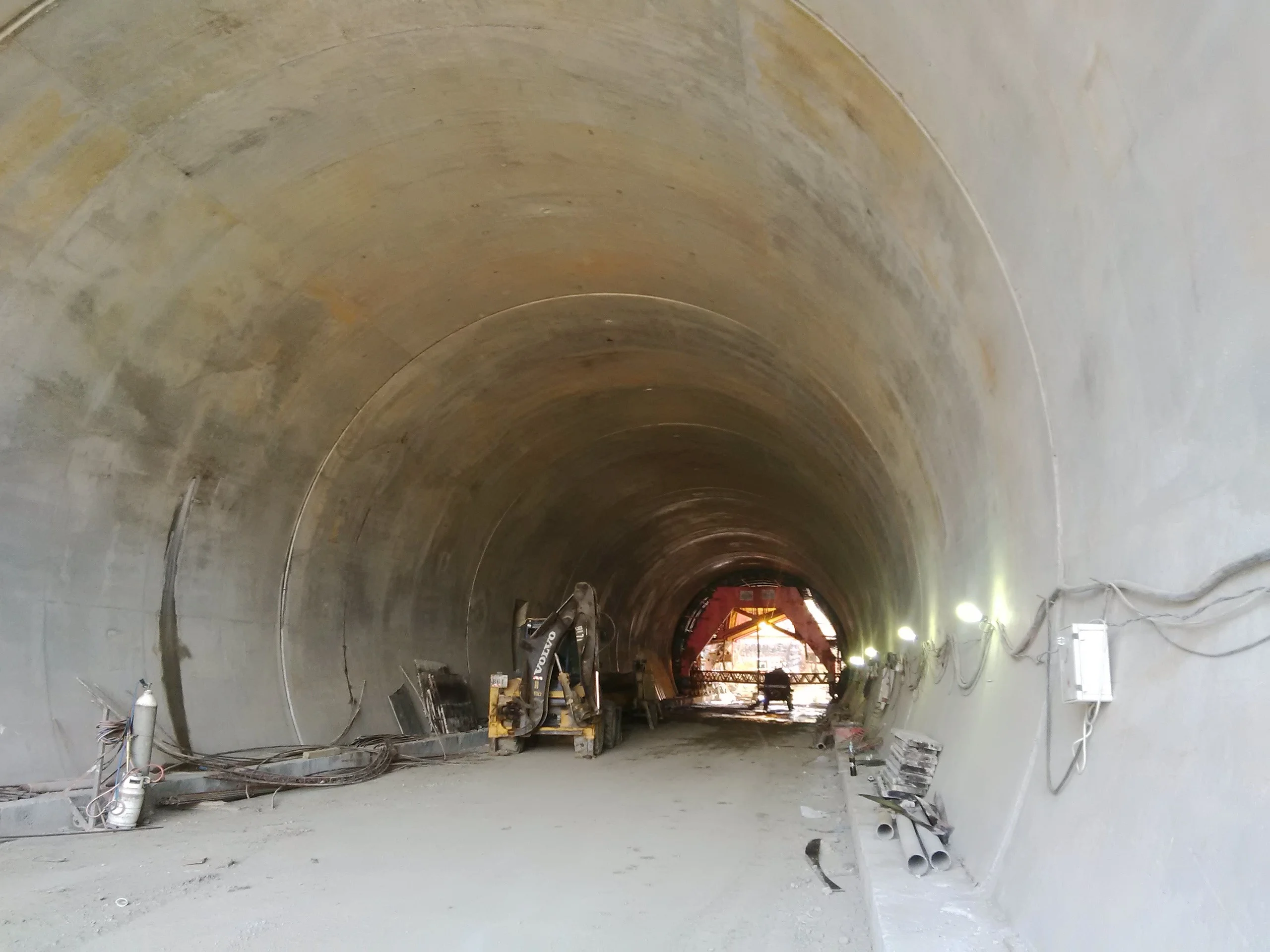 DOSSIER D'EXECUTION DU TUNNEL BITUBE A LA SORTIE DE LA GARE DE THENIA ...